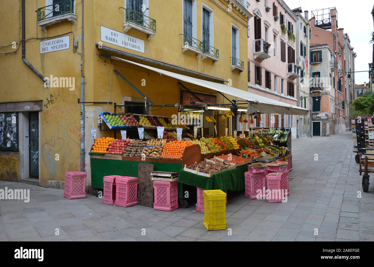 Green Grocers Shop High Resolution Stock Photography and Images - Alamy