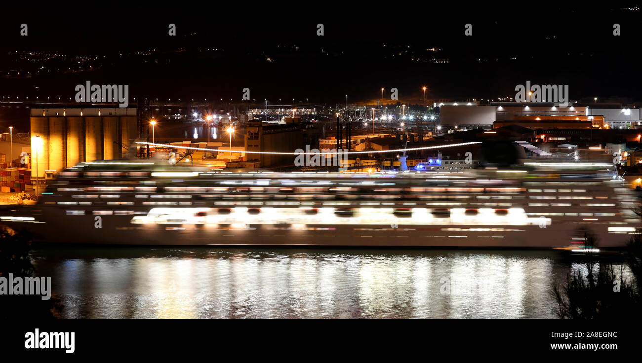Liner at night hi-res stock photography and images - Alamy