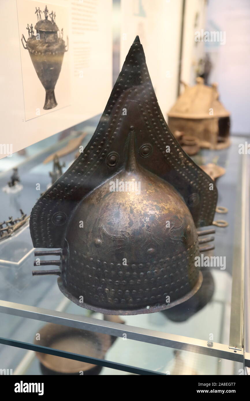 British museum bronze helmet hi-res stock photography and images - Alamy