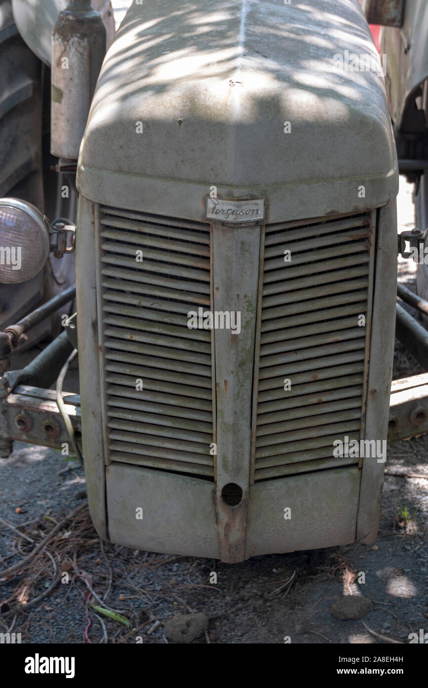 Old rusted tractor hi-res stock photography and images - Alamy