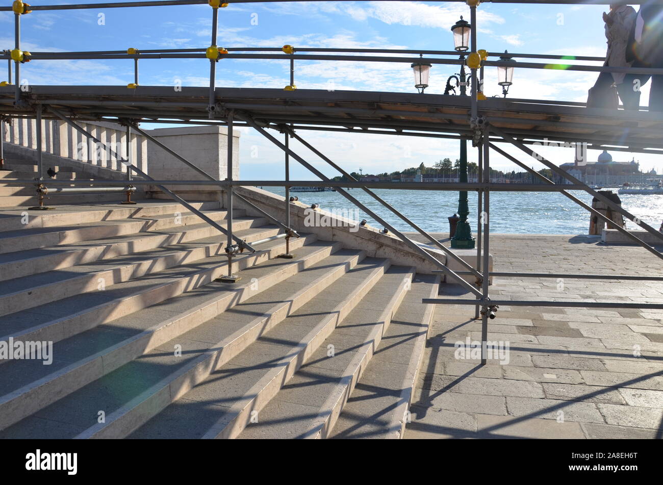 Scaffolding bridges hi-res stock photography and images - Alamy