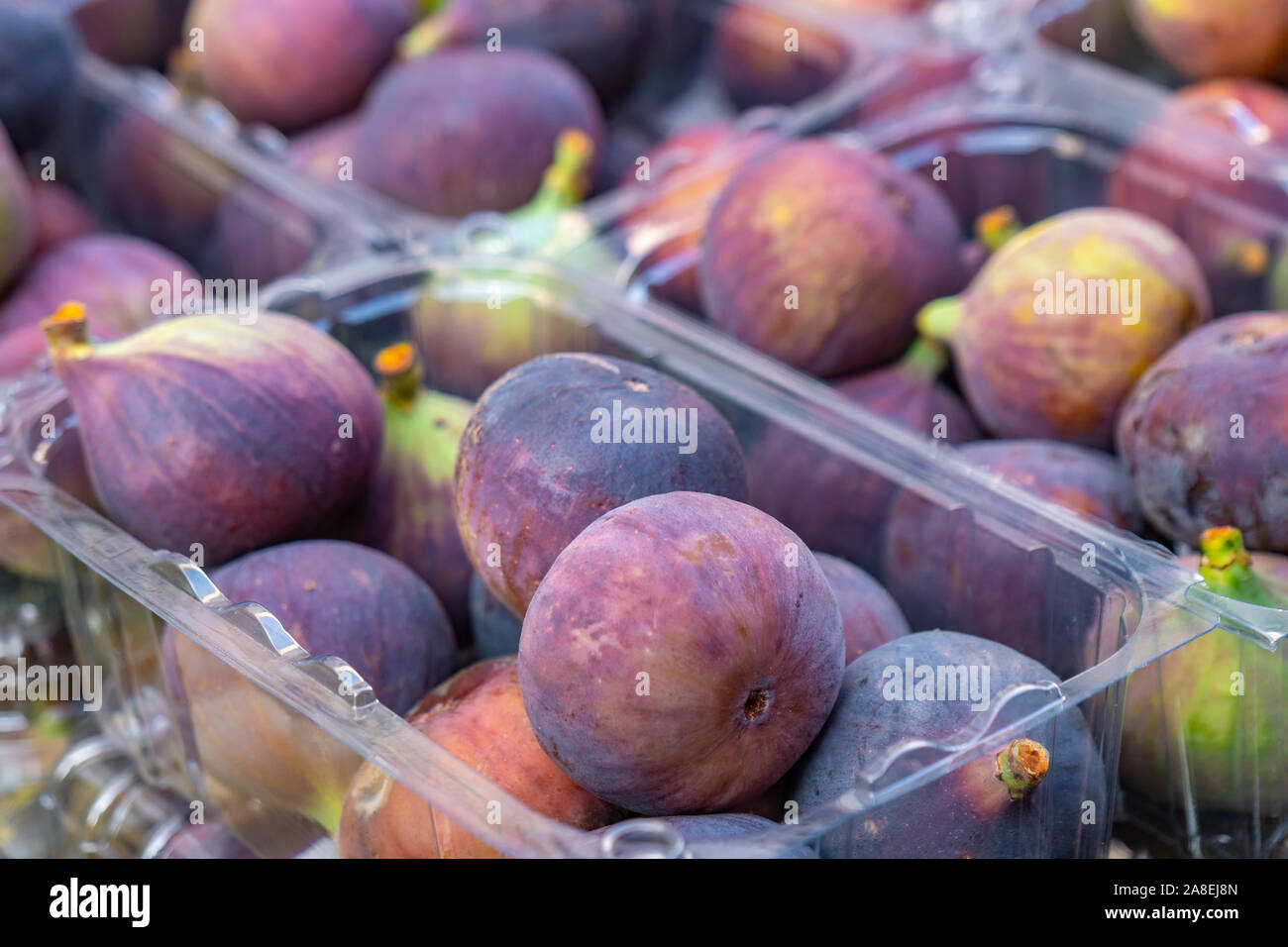 fresh figs for sale at a market. Fruits Stock Photo - Alamy