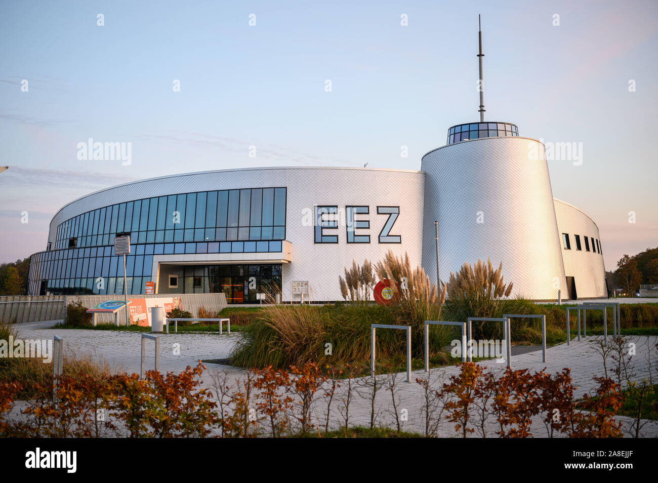 Eez hi-res stock photography and images - Alamy