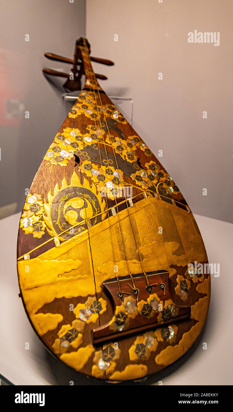 Japanese Lute