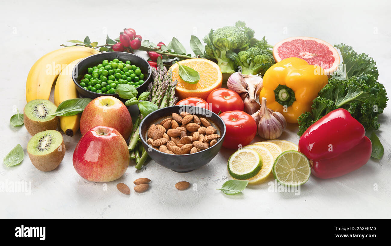 Foods high in vitamin C. Food rish in antioxidant, fiber, carbohydrates ...