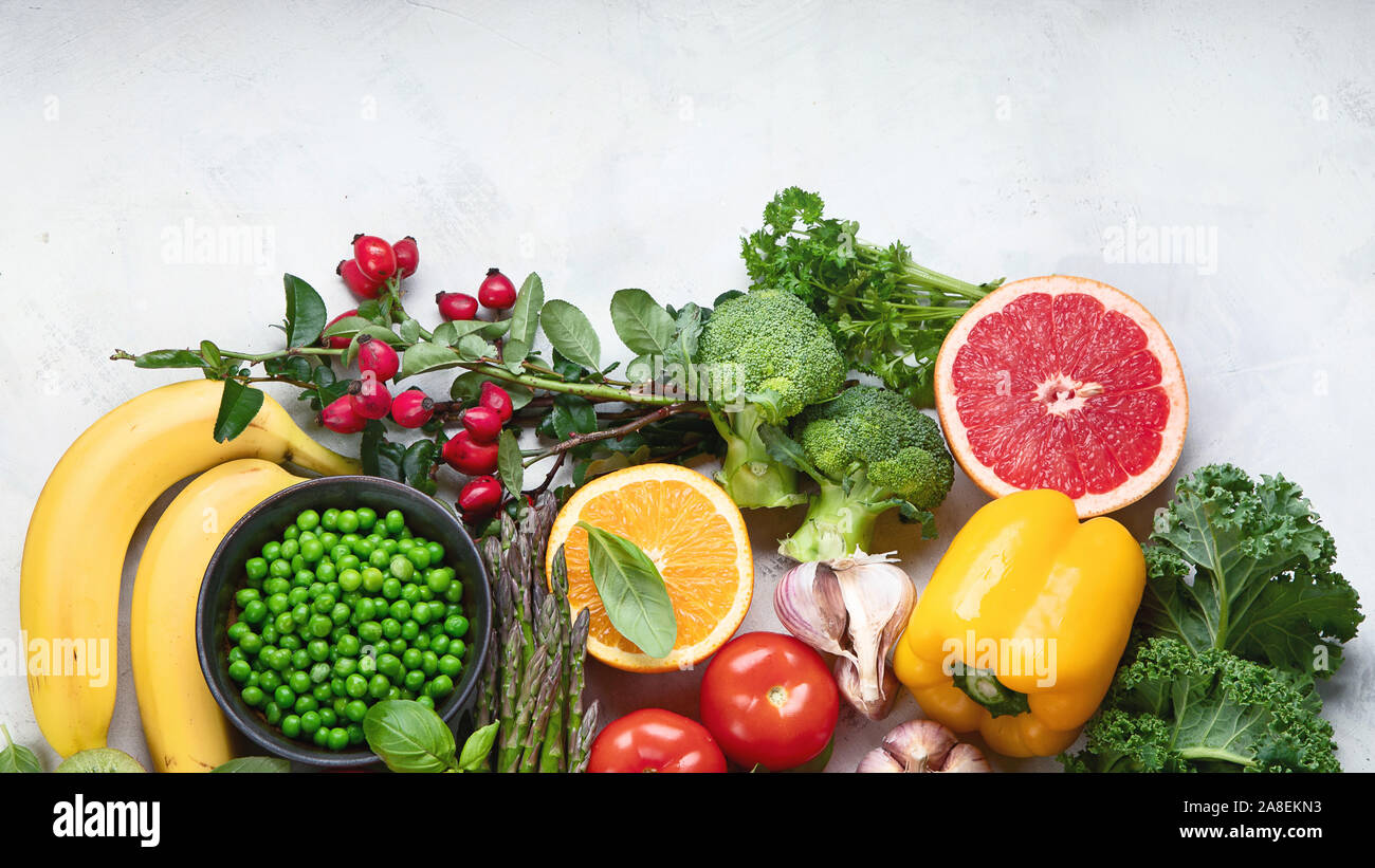 Foods high in vitamin C. Food rish in antioxidant, fiber, carbohydrates ...