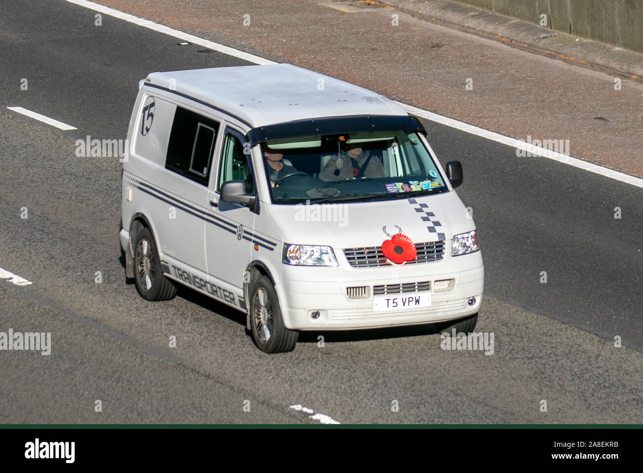 2007 white Volkswagen Tr-Porter T26 84 TDI SWB; Vehicular traffic ...