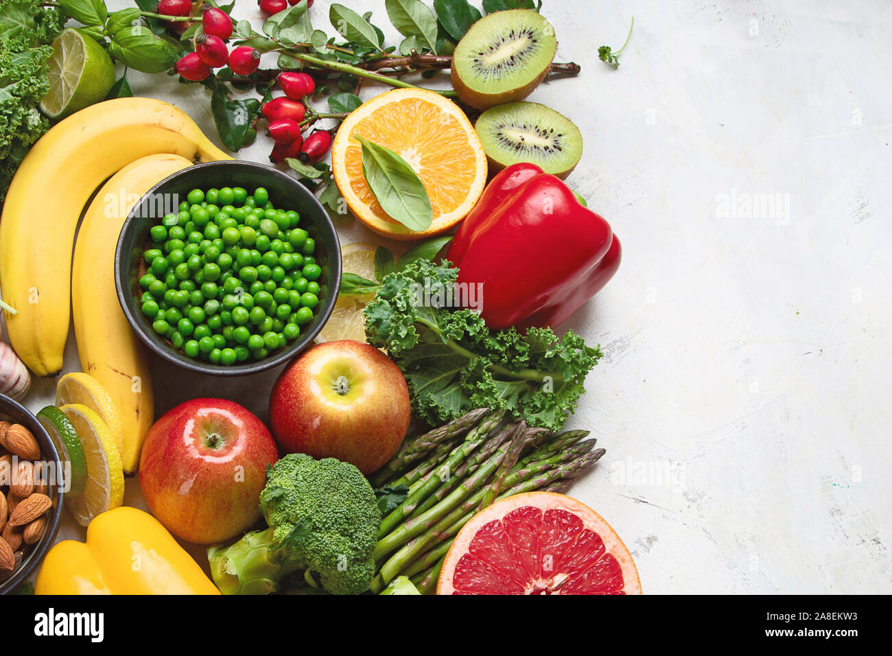 Foods high in vitamin C. Food rish in antioxidant, fiber, carbohydrates ...