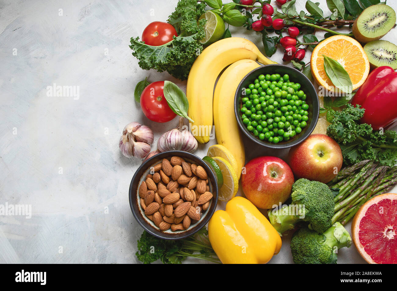 Foods high in vitamin C. Food rish in antioxidant, fiber, carbohydrates ...