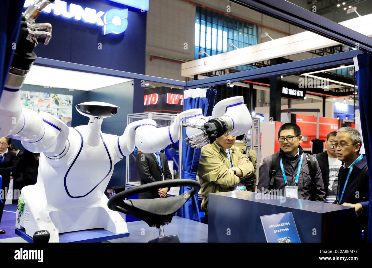 Robot shows precision hi-res stock photography and images - Alamy