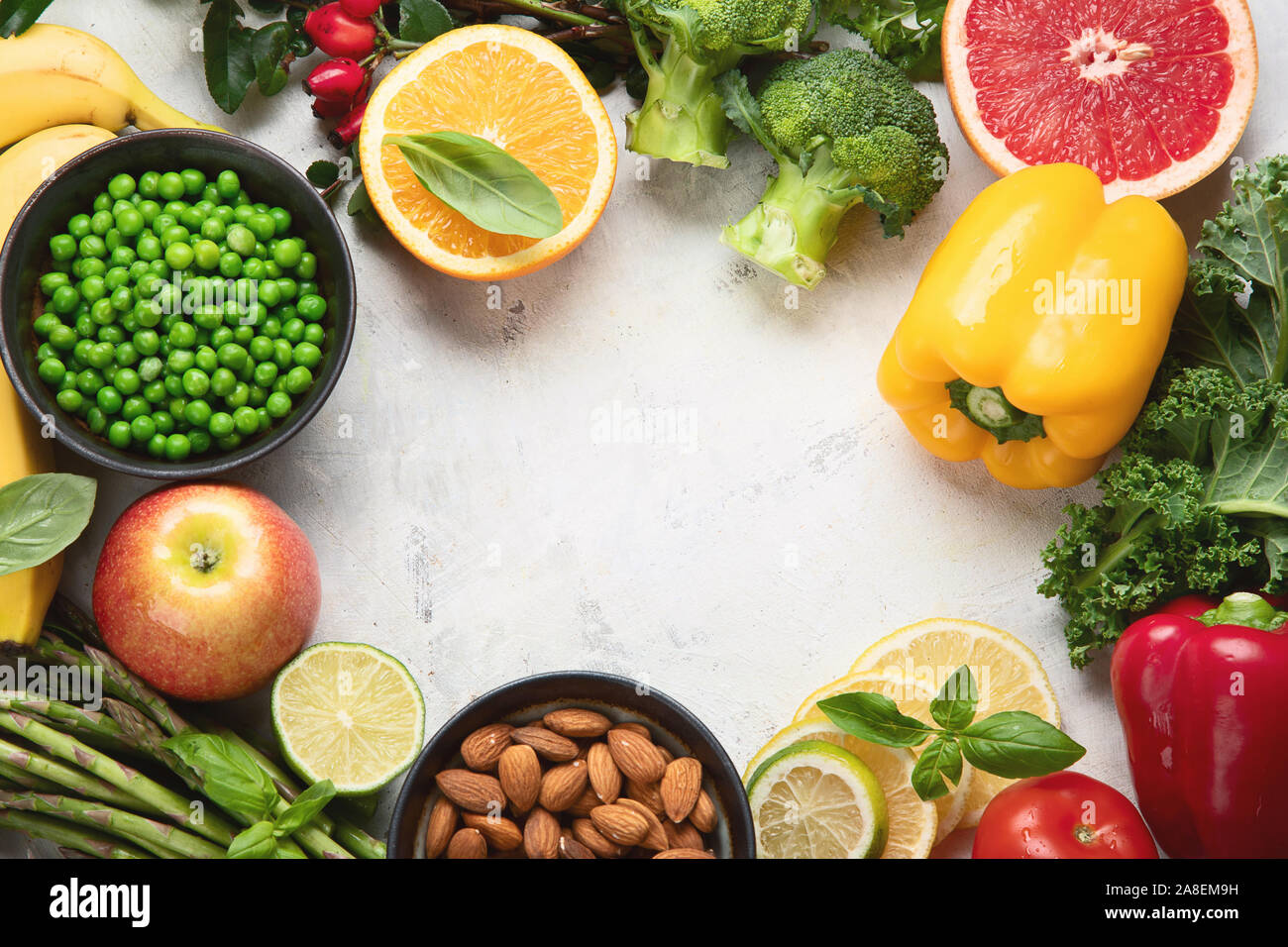 Foods high in vitamin C. Food rish in antioxidant, fiber, carbohydrates ...