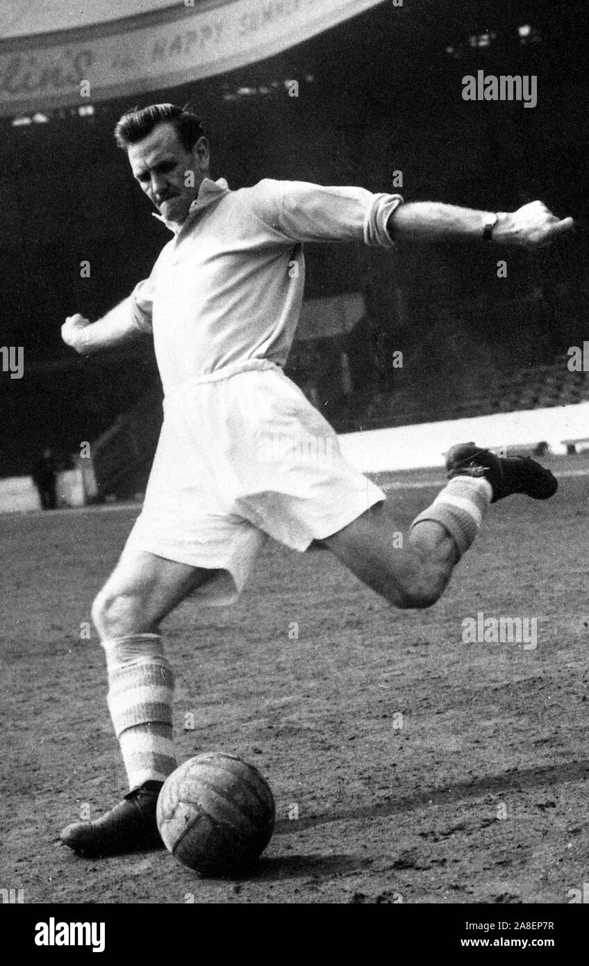 Don revie manchester city hi-res stock photography and images - Alamy