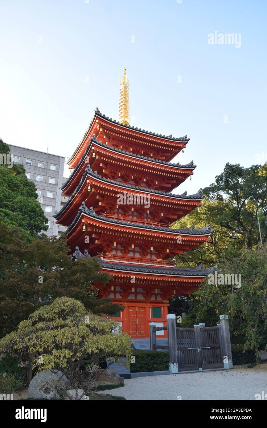 Red pagoda hi-res stock photography and images - Alamy