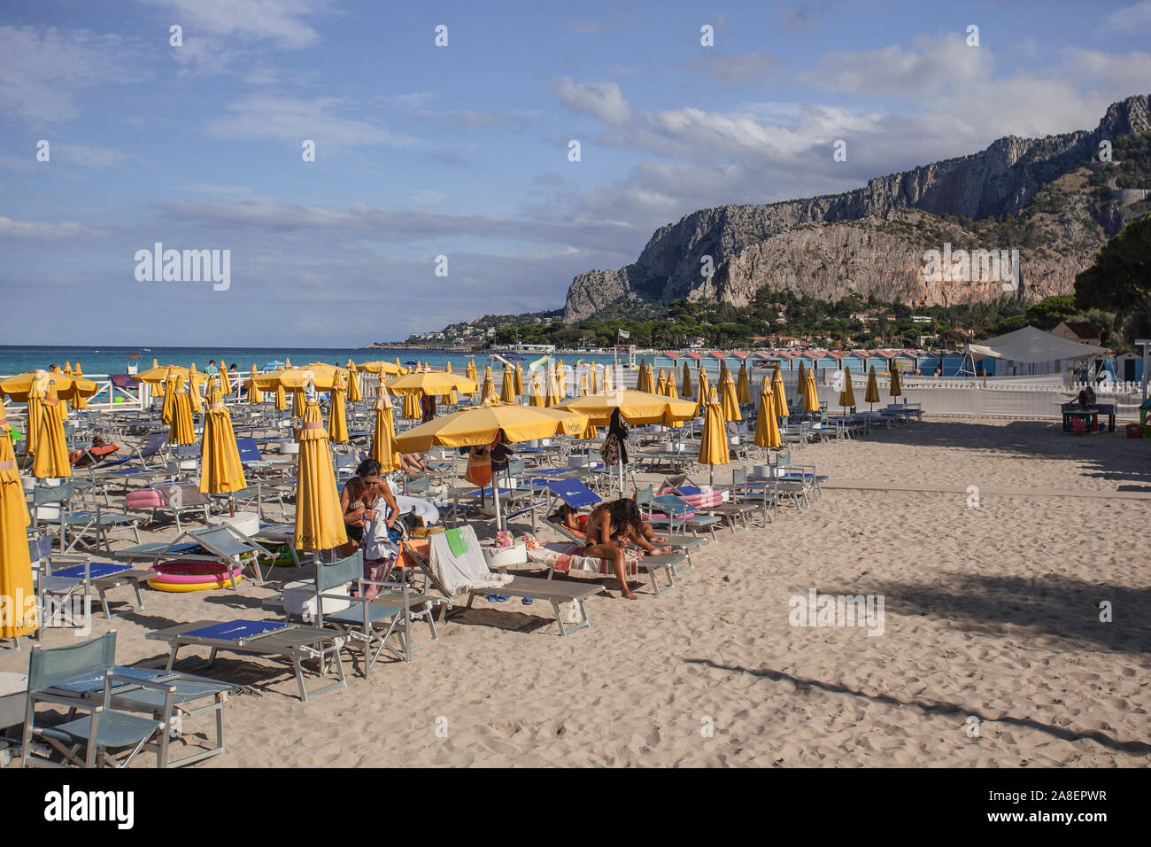 Mondello equipped beach Stock Photo - Alamy