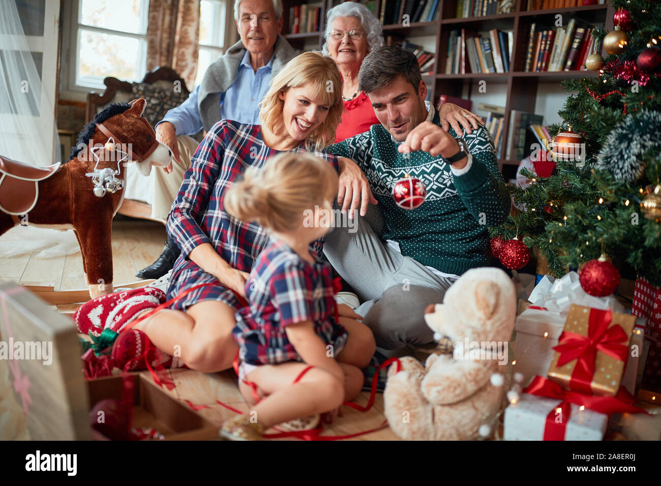 happy family decorates a Christmas tree together Stock Photo - Alamy