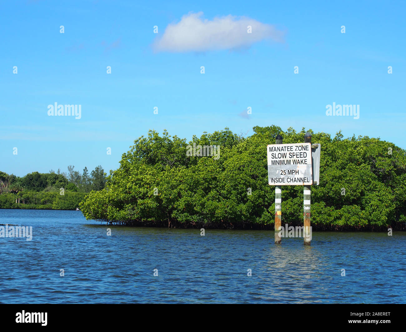 30 mph zone sign hi-res stock photography and images - Alamy