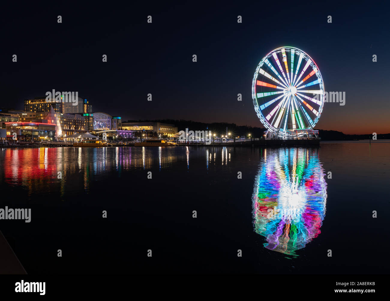 National Harbor, Maryland - 6 November 2019: Illuminated Capital Wheel ...