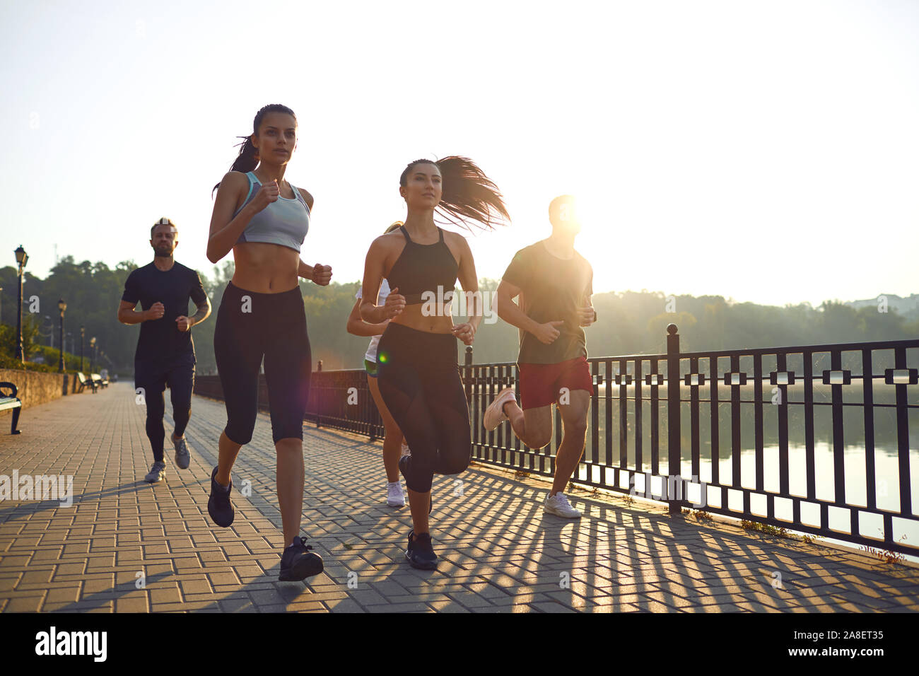 Group running hi-res stock photography and images - Alamy