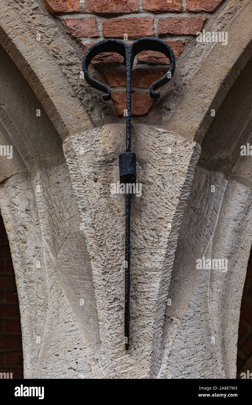 Concrete arch on a Brick Wall. Historical Architecture Stock Photo - Alamy