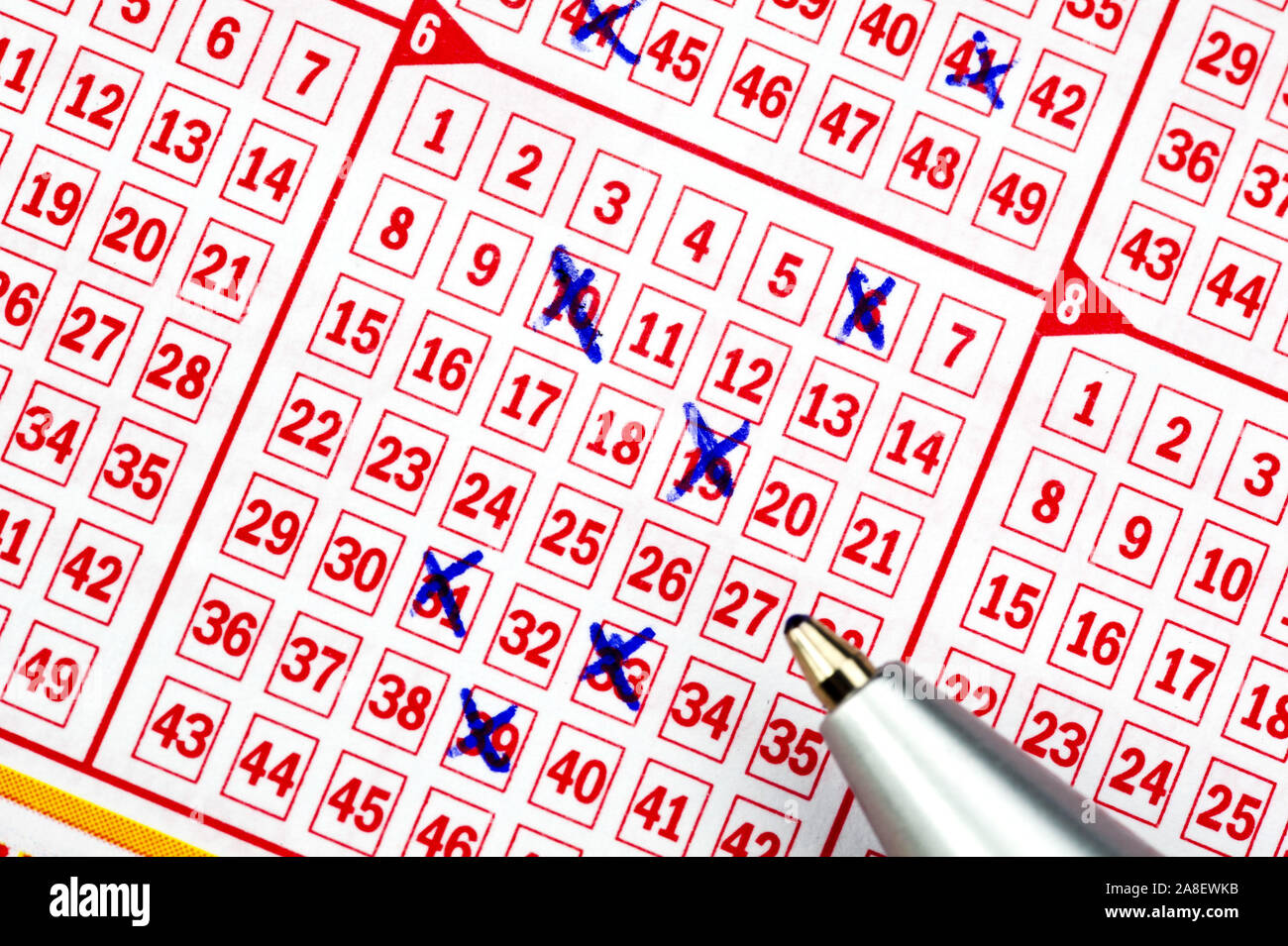 Ausgefüllter Lottoschein, 6 aus 49, Euro, Banknoten, Kugelschreiber ...