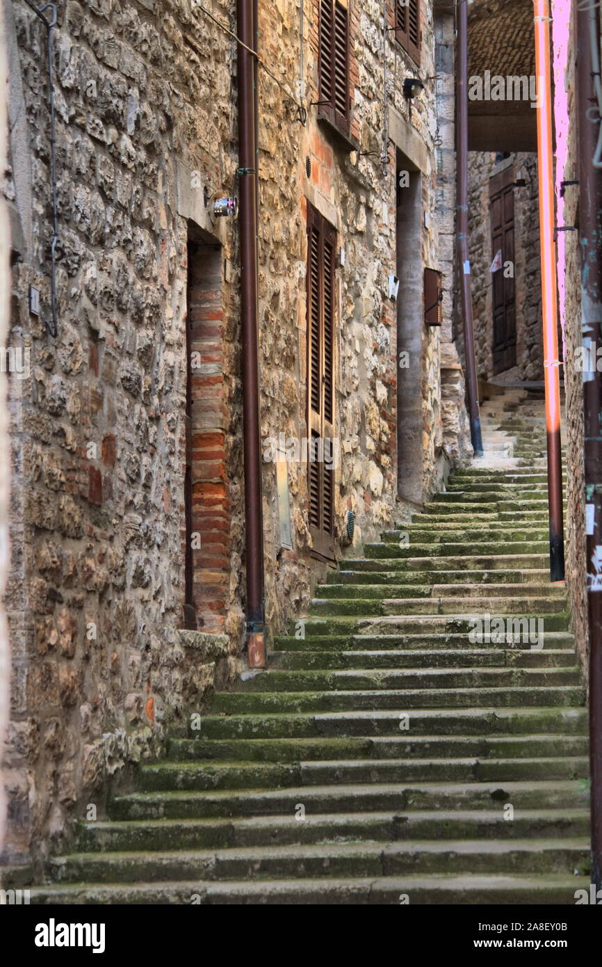 Narrow alley in Perugia, Italy Stock Photo - Alamy