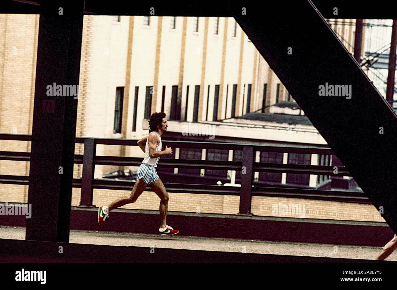 Runners crossing the 59th Street Bridge in the 1976 NYC Marathon Stock ...