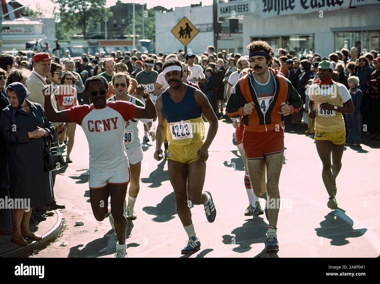 Runners in Brooklyn competing in the 1977 NYC Marathon Stock Photo - Alamy