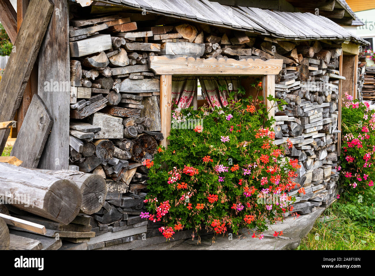 Pile of flowers hi-res stock photography and images - Alamy