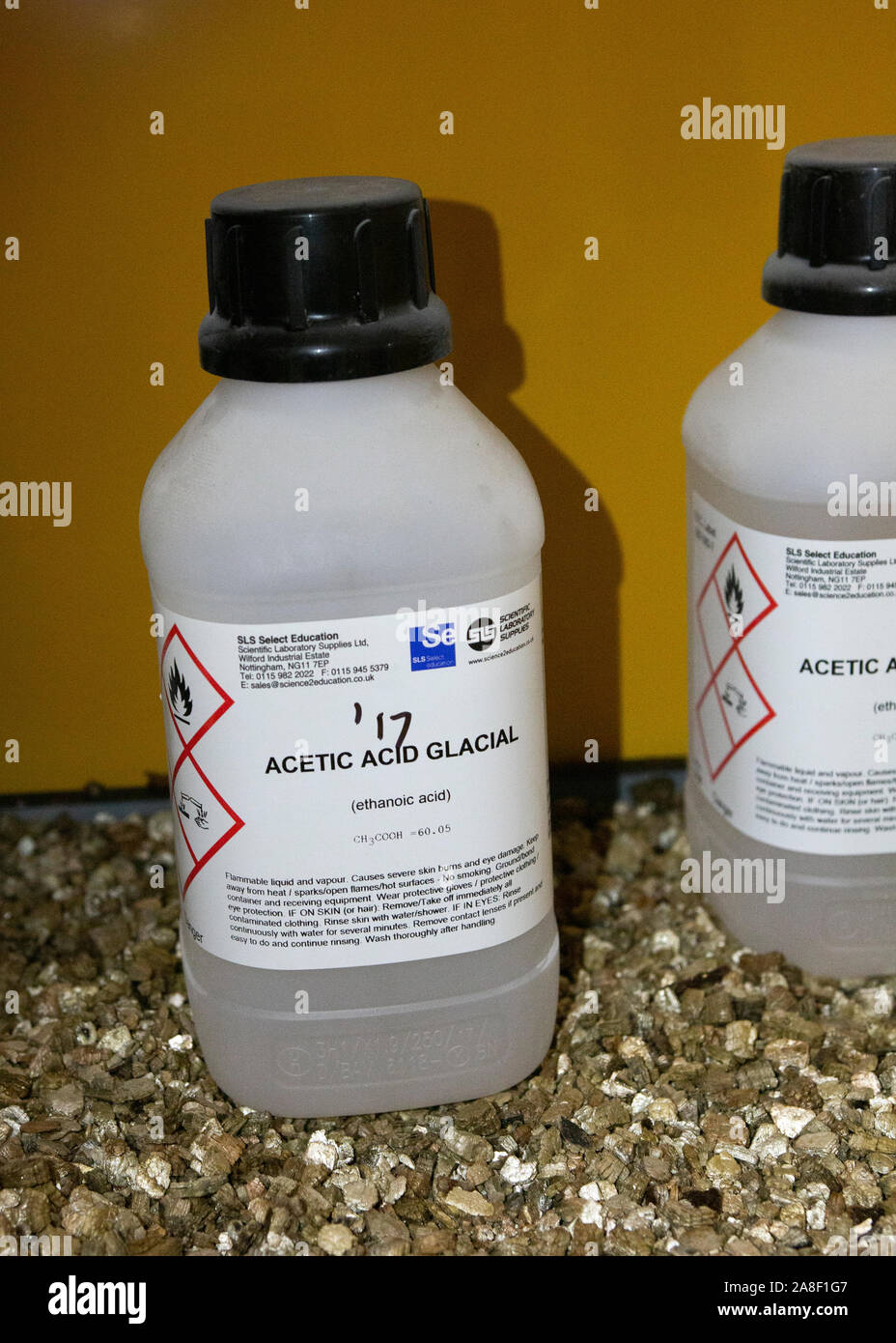 Acetic acid hi-res stock photography and images - Alamy