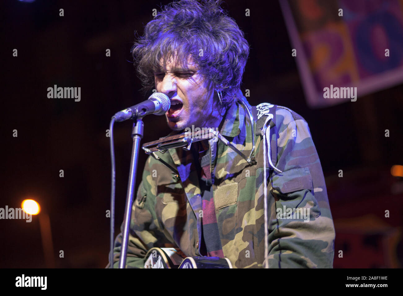 Rock singer sings at a night concert Stock Photo - Alamy