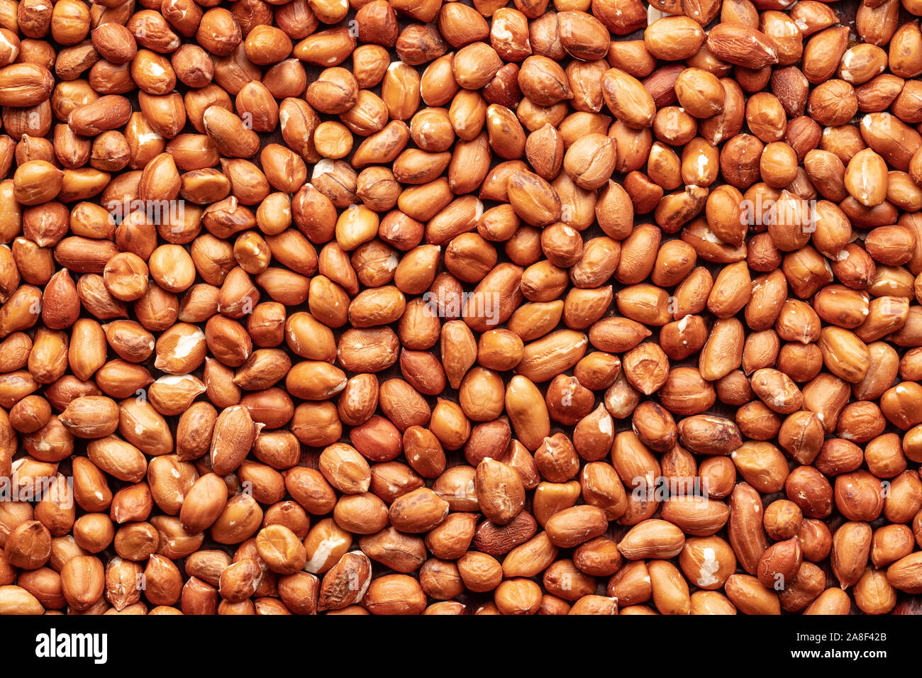 Pile of raw peanuts Stock Photo - Alamy