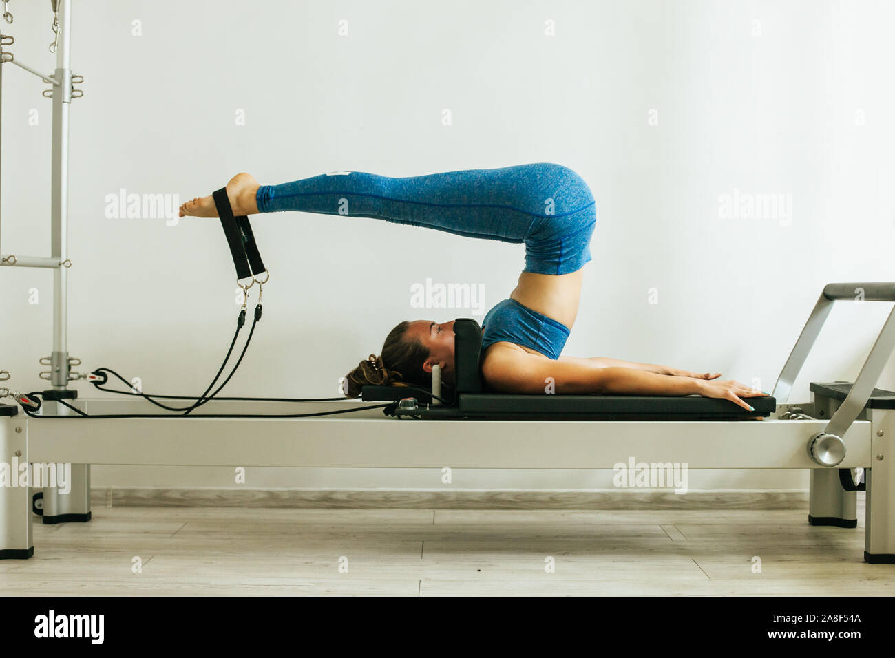 Trapeze table hi-res stock photography and images - Alamy