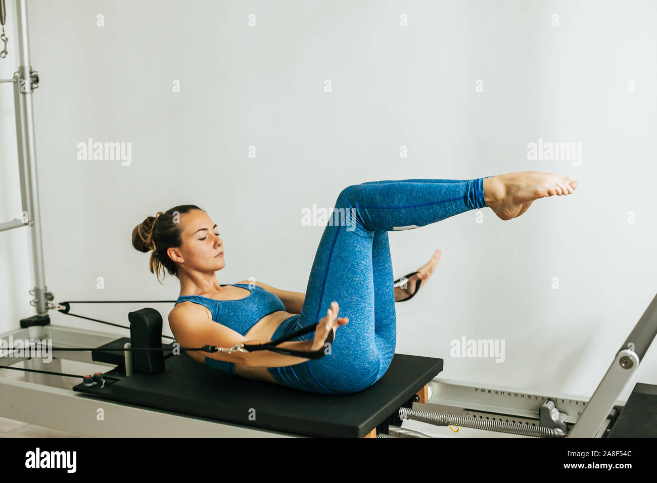Trapeze table hi-res stock photography and images - Alamy