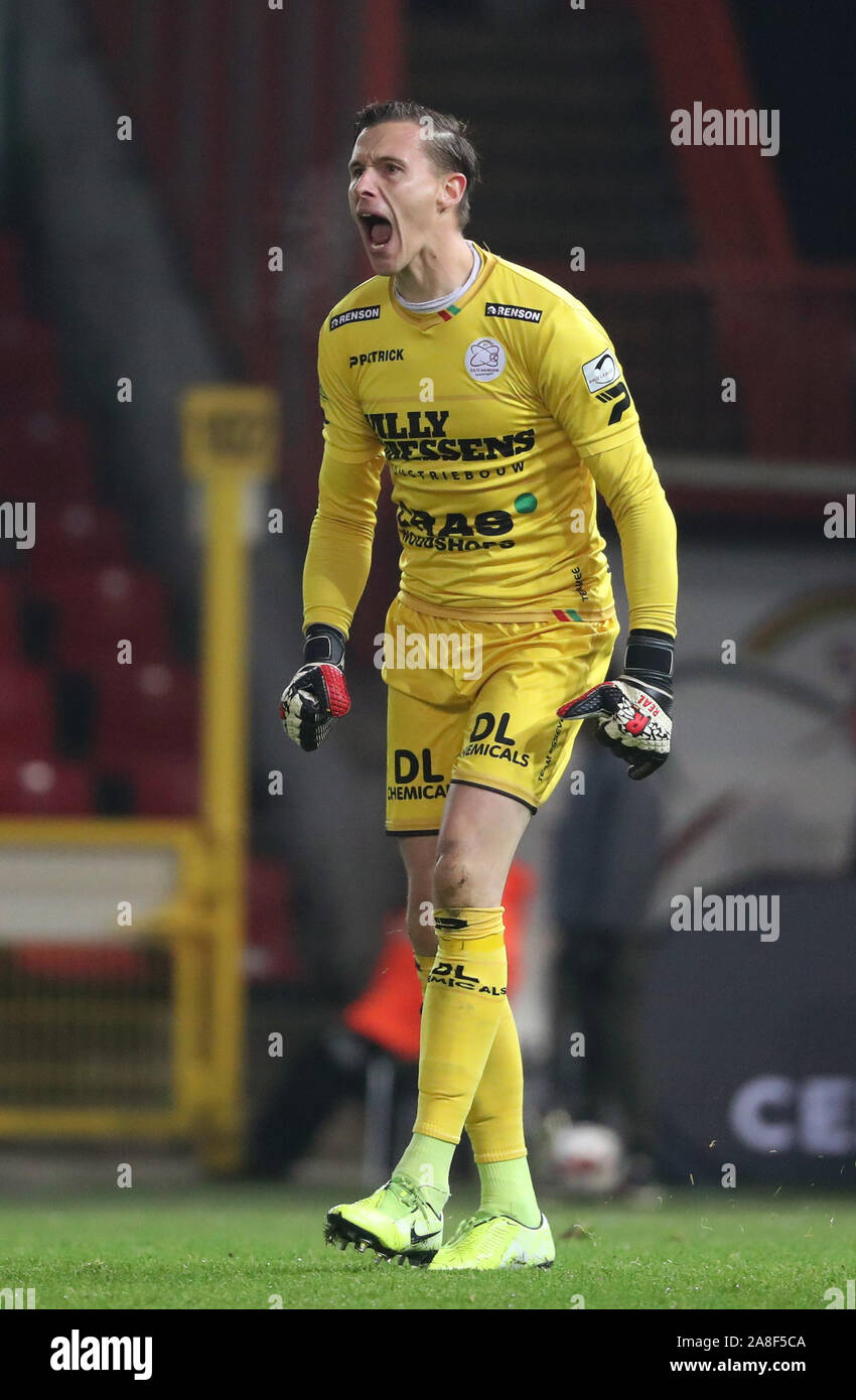 WAREGEM, BELGIUM - NOVEMBER 08: Sammy Bossut of Zulte looks dejected ...