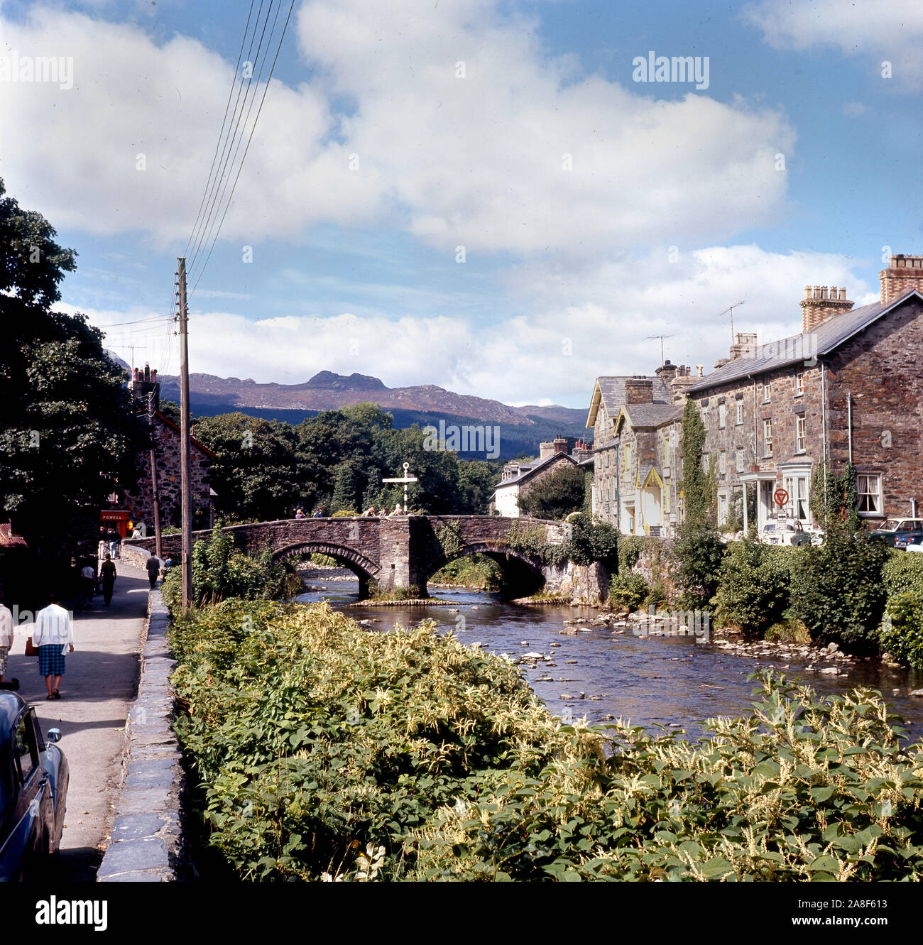 Bridge at beddgelert hi-res stock photography and images - Alamy