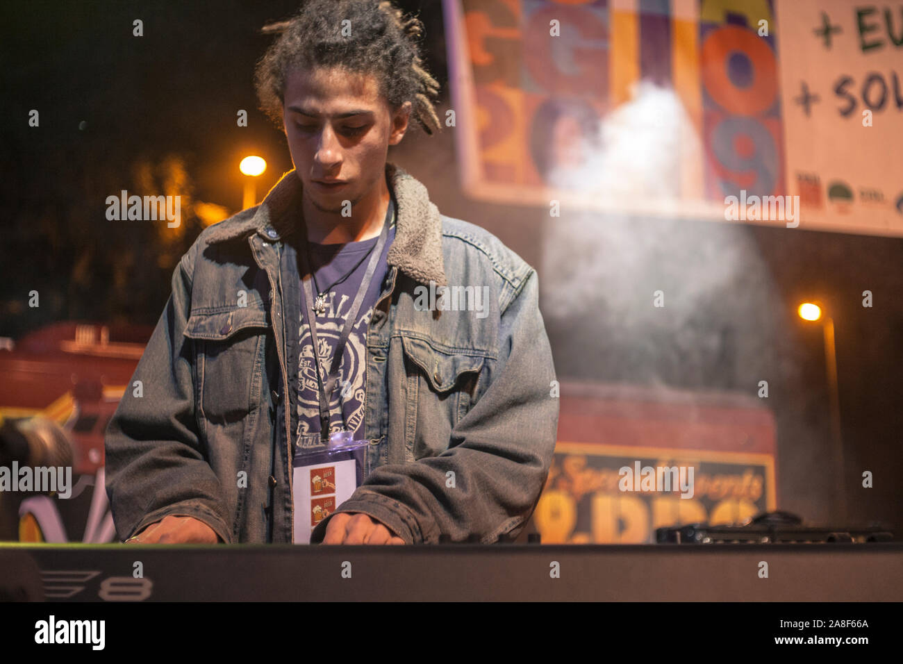 Male keyboardist hi-res stock photography and images - Alamy