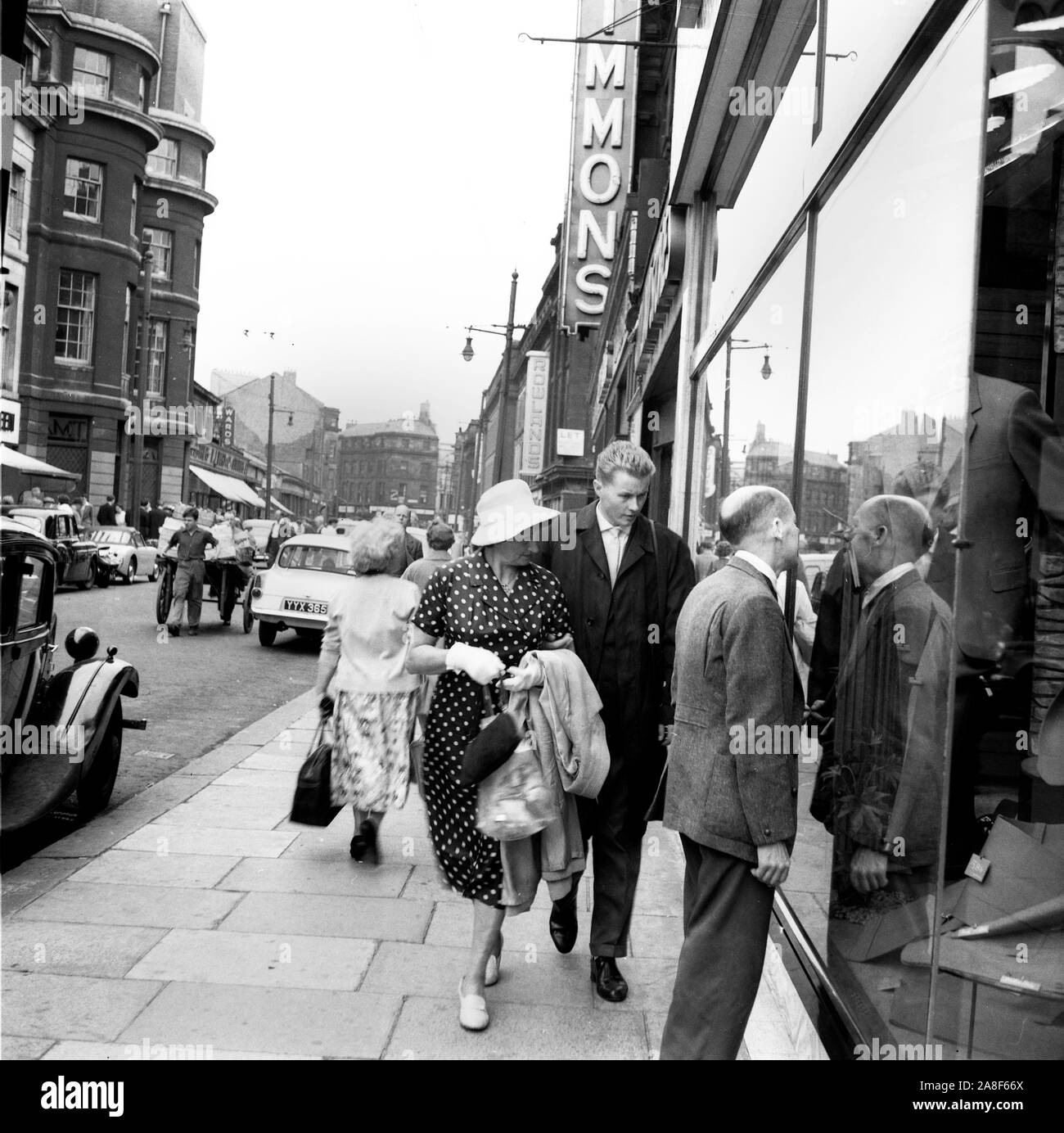 People shopping busy street Black and White Stock Photos & Images - Alamy