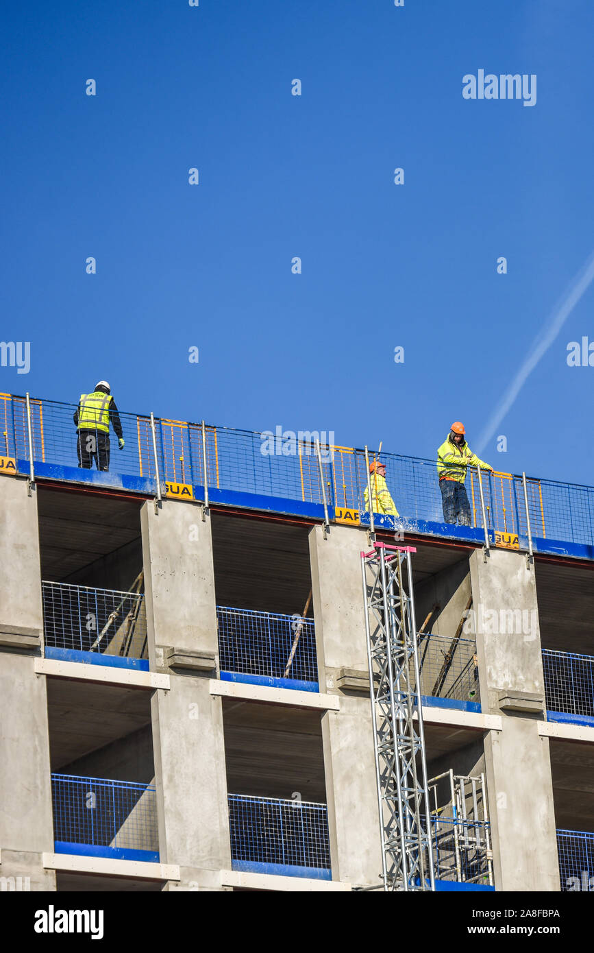 Hilton building cranes structure hi-res stock photography and images ...
