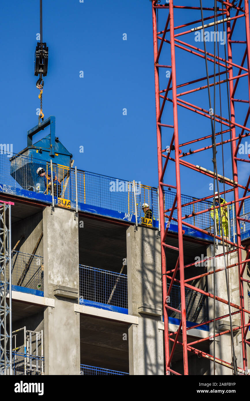 Hilton building cranes structure hi-res stock photography and images ...