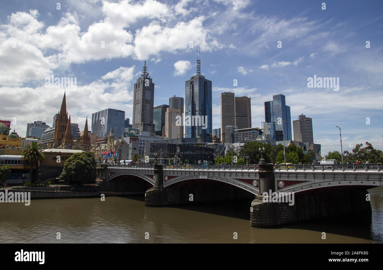 Melbourne and bridge over the Yarra river Stock Photo - Alamy