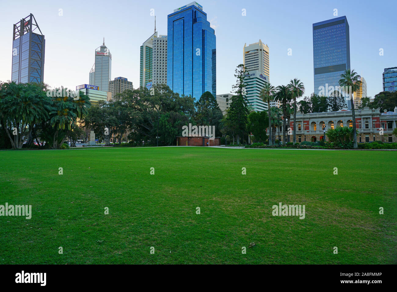 Modern skyscraper buildings in hi-res stock photography and images - Alamy