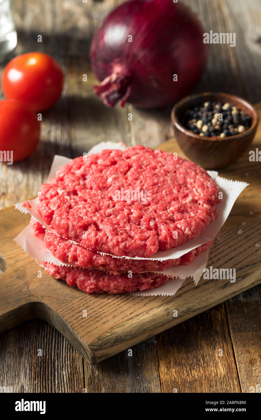 Raw hamburger pattys hi-res stock photography and images - Alamy