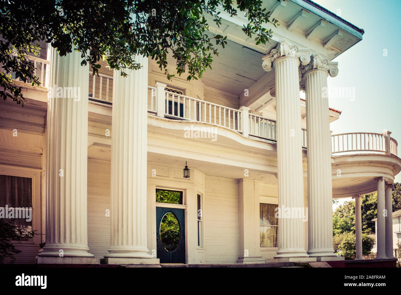 Greek revival antebellum home hi-res stock photography and images - Alamy