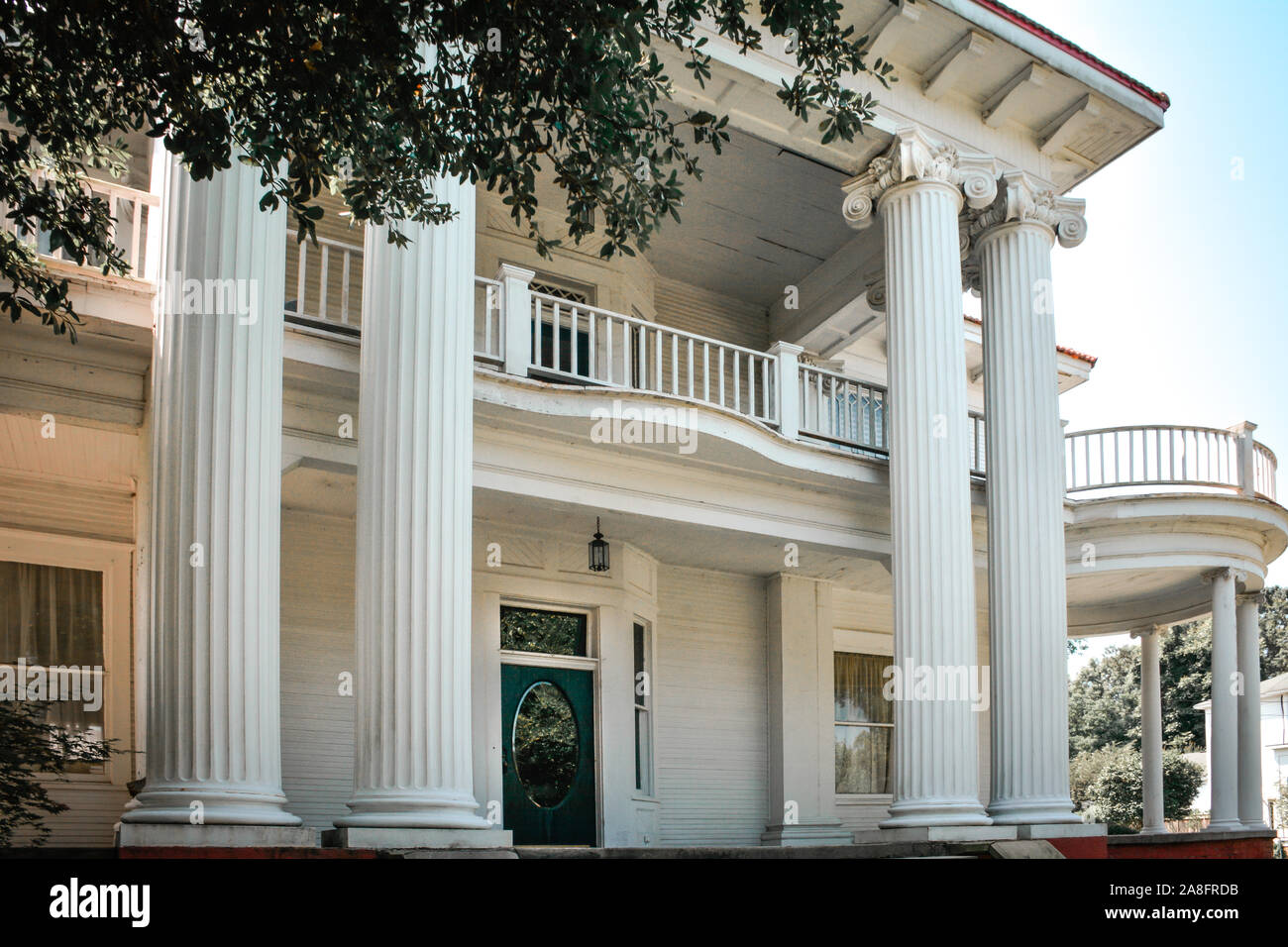 Greek revival antebellum home hi-res stock photography and images - Alamy