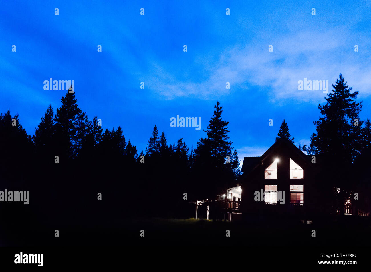 Rustic log cabin hi-res stock photography and images - Alamy