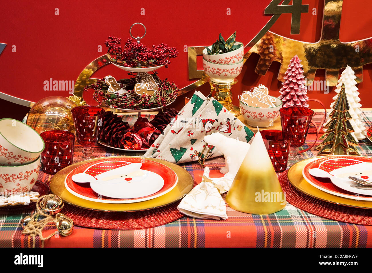 Food table setting hi-res stock photography and images - Alamy