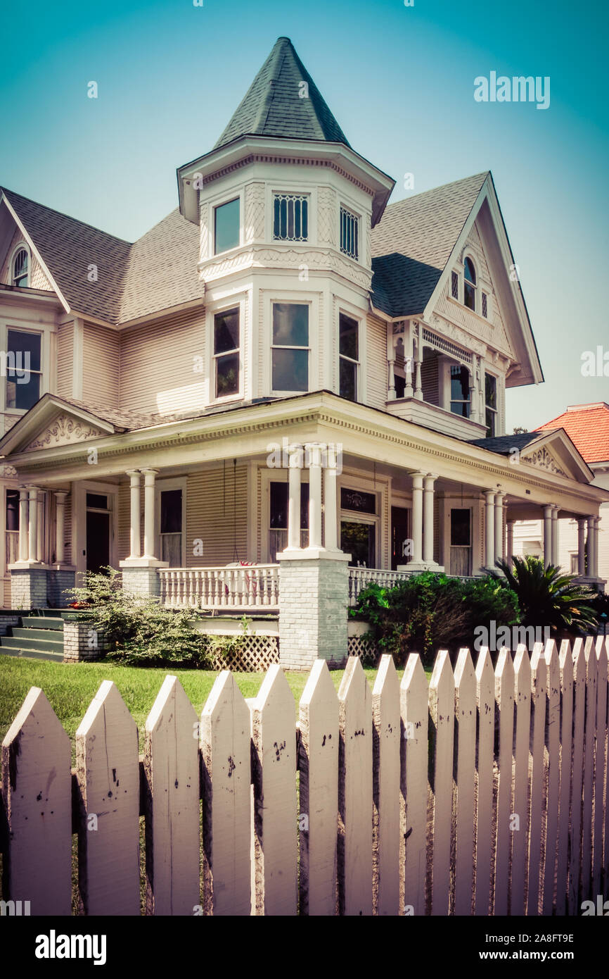 Queen anne style architecture hi-res stock photography and images - Alamy