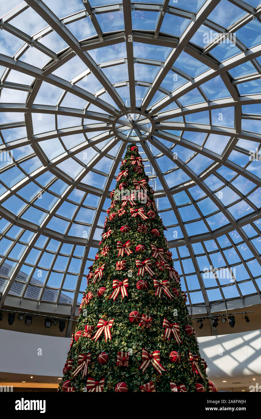 Giant Christmas tree in shopping mall Stock Photo - Alamy