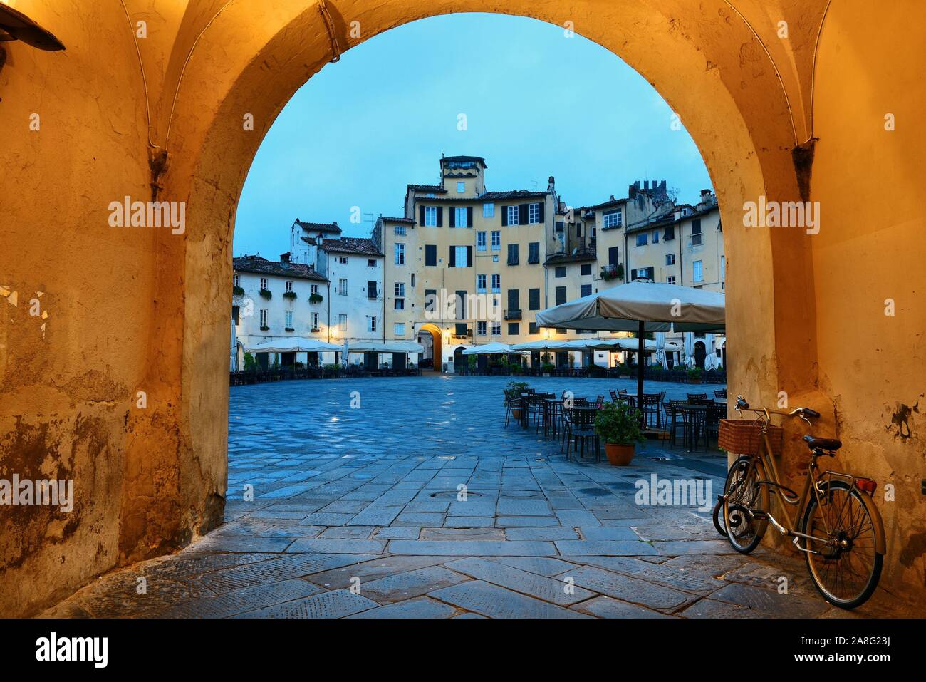 Arch entrance of Piazza dell Anfiteatro in Lucca Italy Stock Photo - Alamy