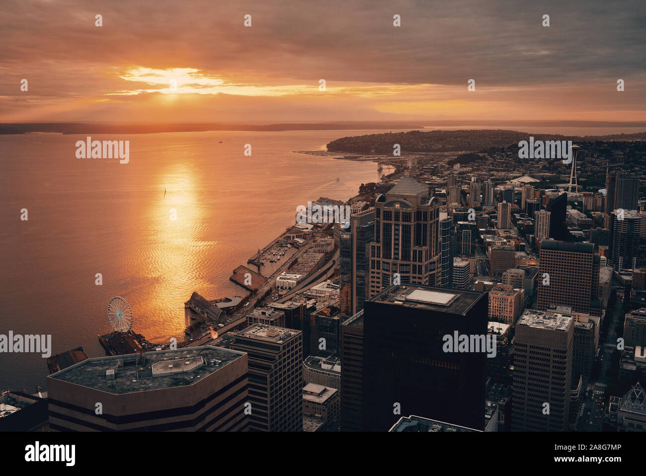 Seattle sunset rooftop view with urban skyscrapers Stock Photo - Alamy